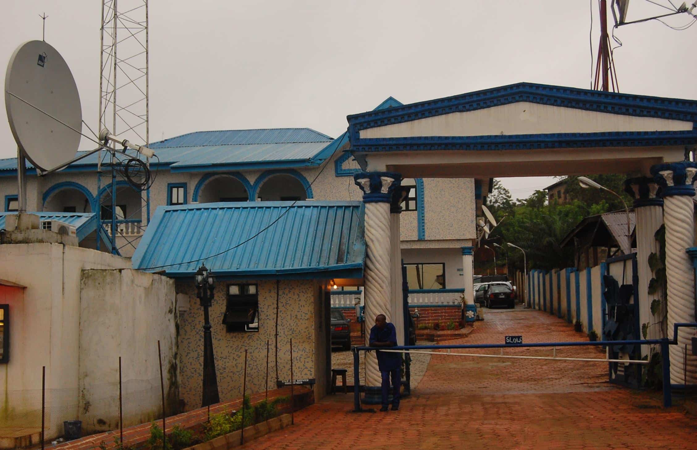 Queen Studio Room In Akiavic Blue Roof Hotel In Ondo Town, Ondo ...