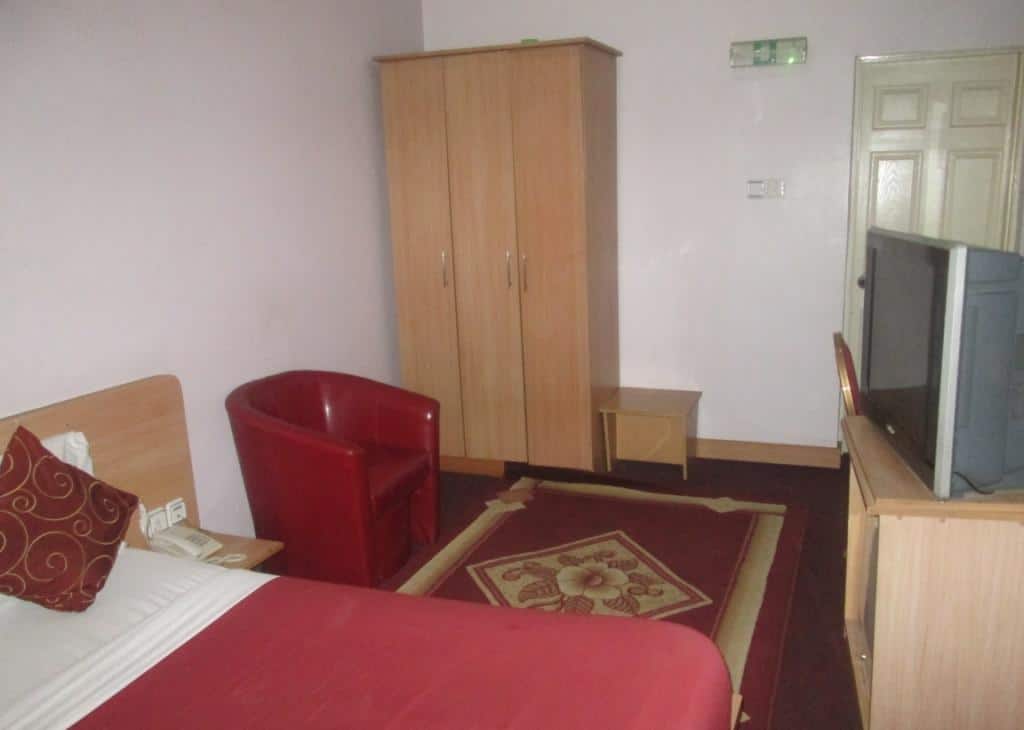 Studio Room In Commodore Suites In Wuse, Abuja | Plistbooking.com | 311280