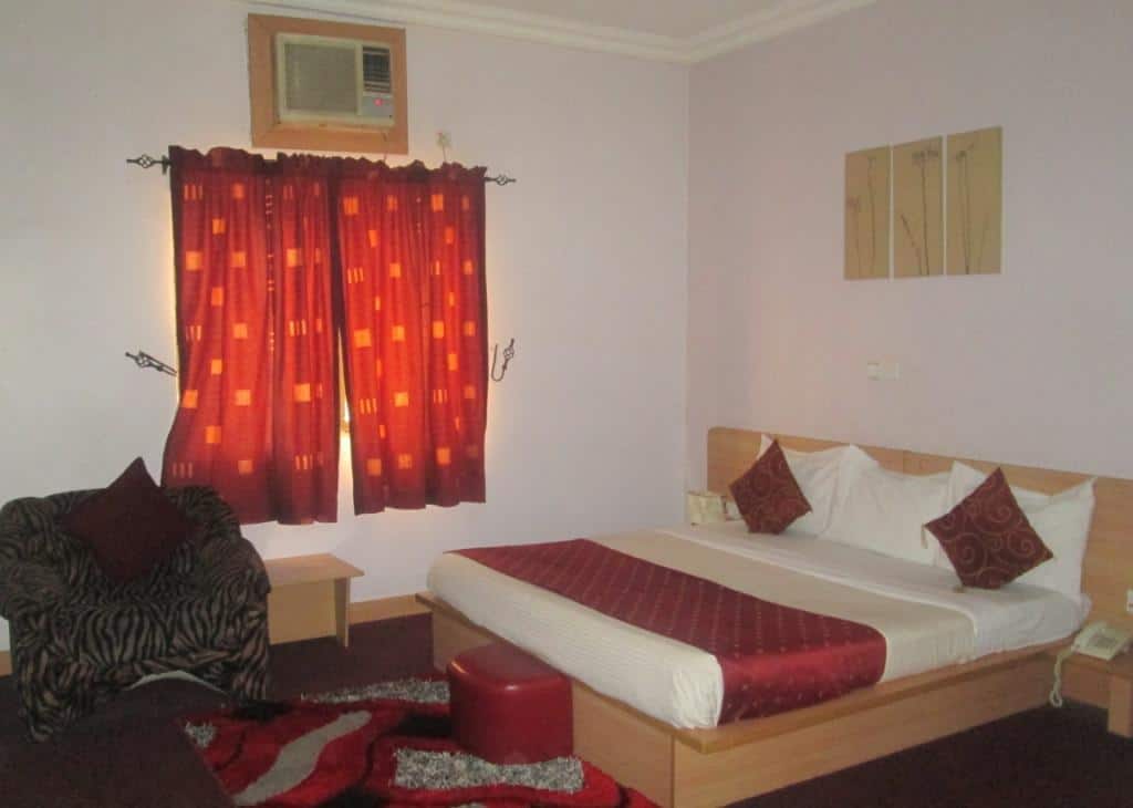 Studio Room In Commodore Suites In Wuse, Abuja | Plistbooking.com | 311280