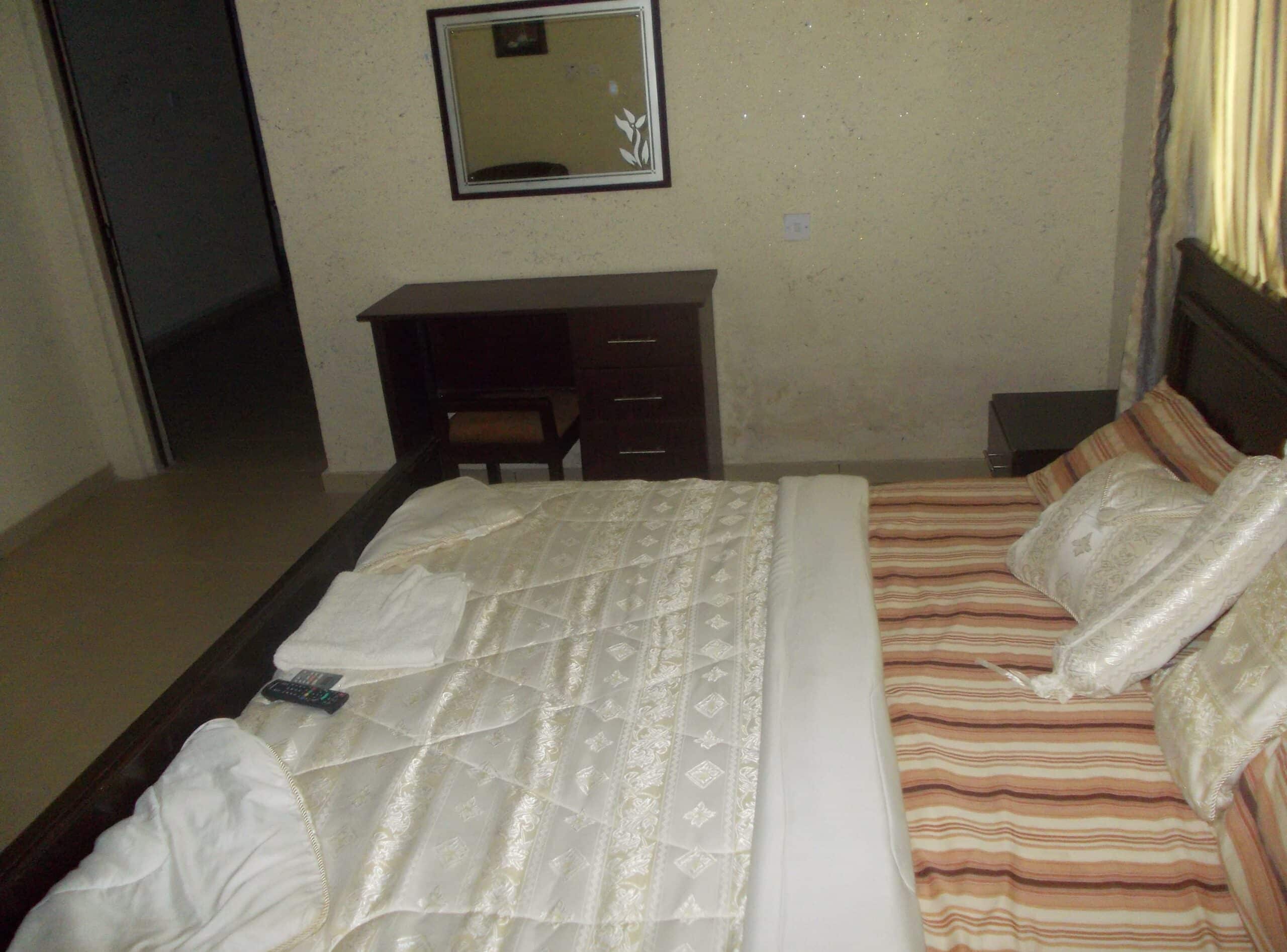 Executive Room In De Main Bowl Suite In Lekki, Lagos | Plistbooking.com ...
