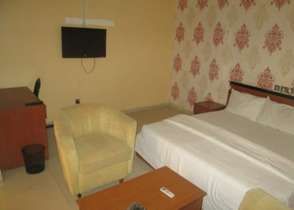 Classic Room In Matrix Hotel In Wuse, Abuja | Plistbooking.com | 300939