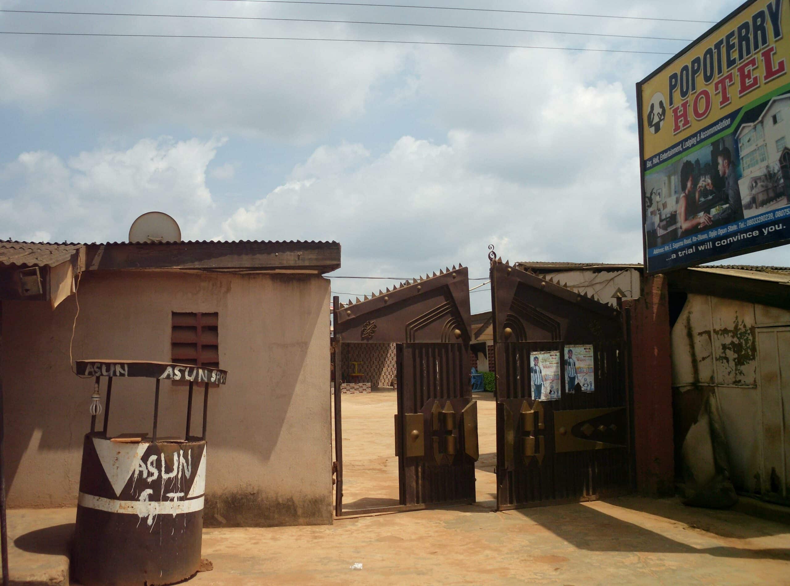 Single Room In Popoterry Hotel In Ogijo, Ogun | Plistbooking.com | 309536