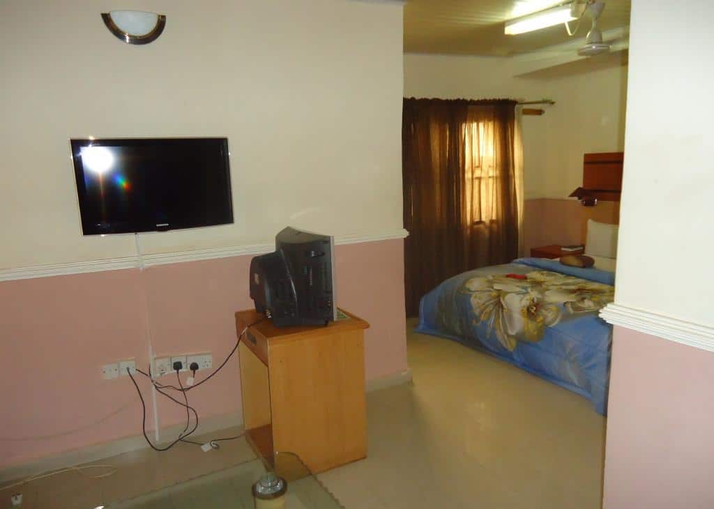 Standard Room In Randekhi Royal Hotels In Benin, Edo | Plistbooking.com ...