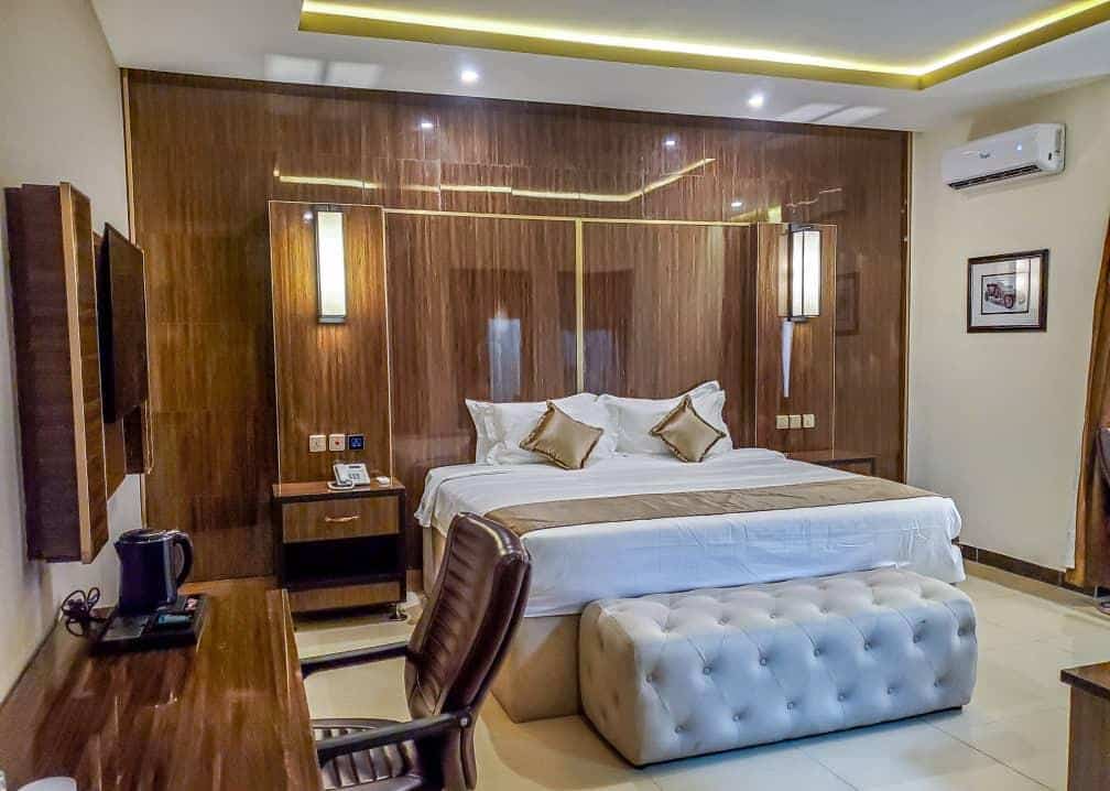Deluxe Room In Rento Hotels And Suites In Owerri, Imo | Plistbooking ...