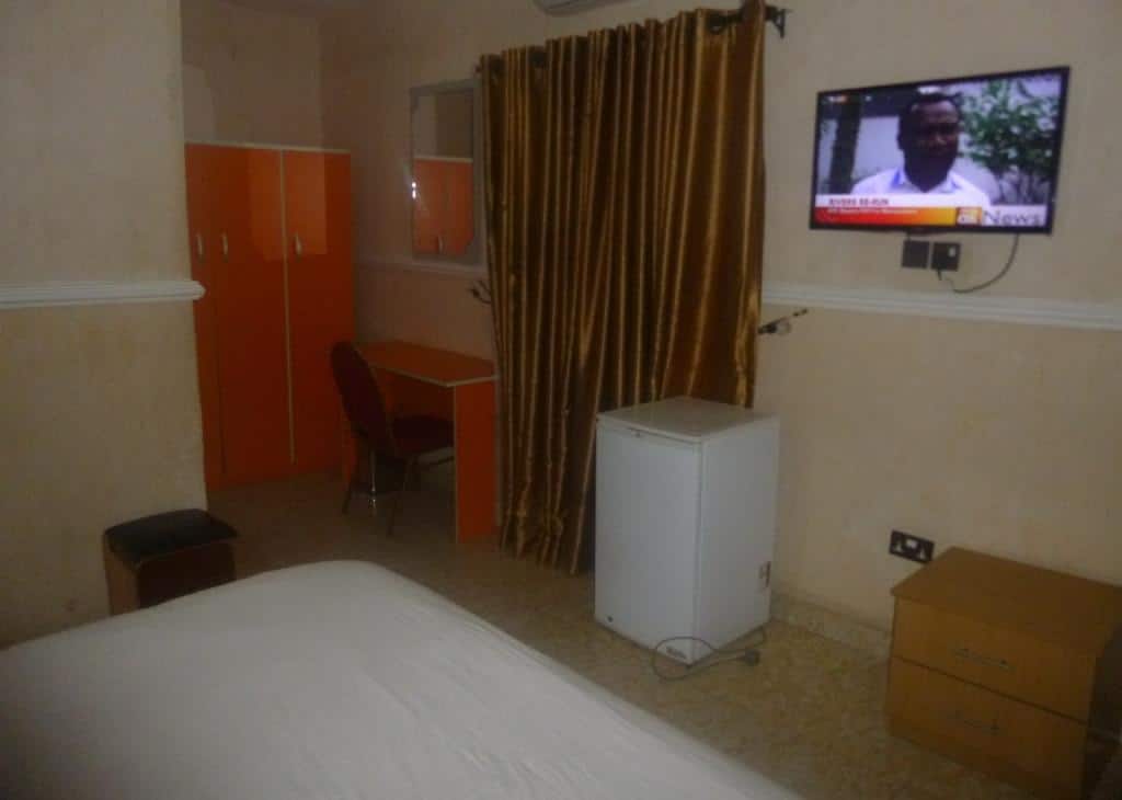 Vip Suite Room In Tasko Crown Hotel In Lekki, Lagos | Plistbooking.com | 312612