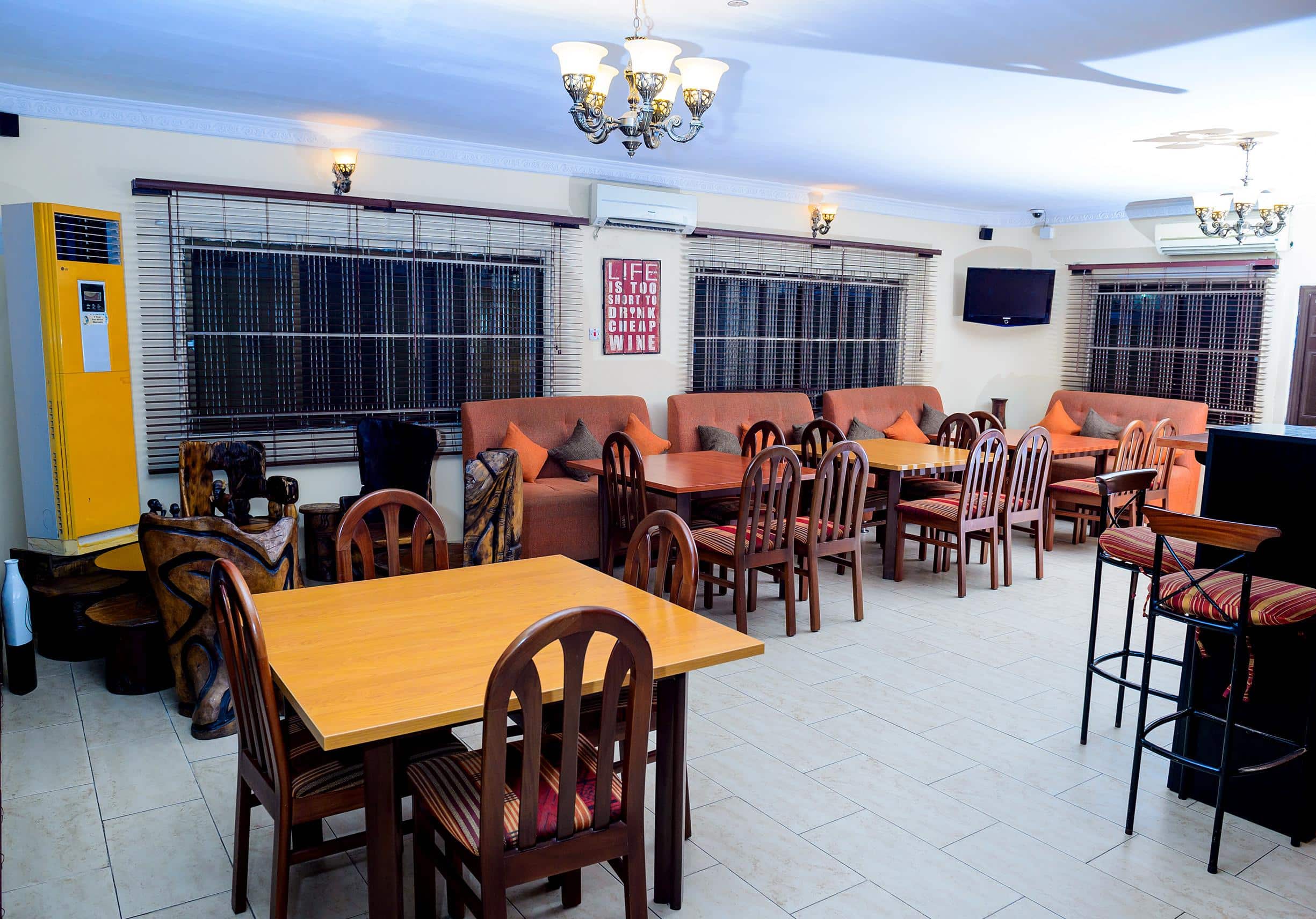 Deluxe Room In The Bridge Lodge In Lekki, Lagos | Plistbooking.com | 301552