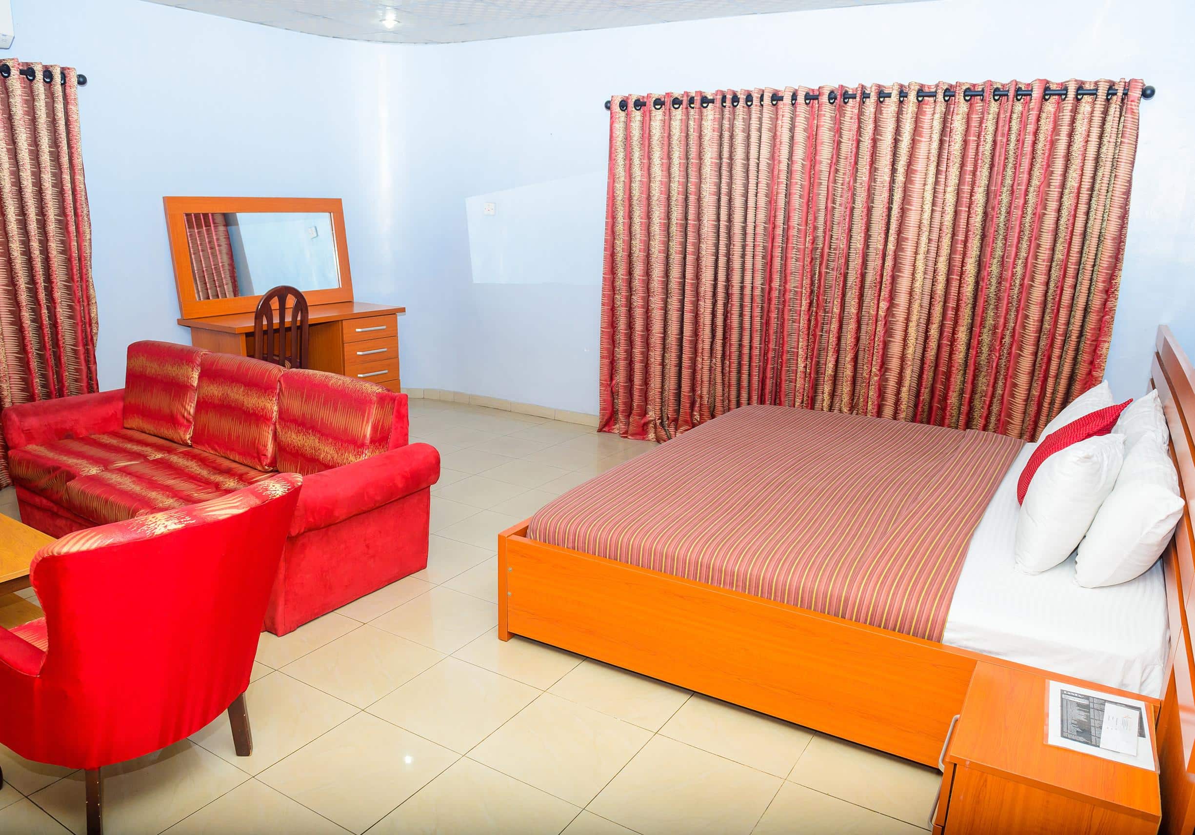 Deluxe Room In The Bridge Lodge In Lekki, Lagos | Plistbooking.com | 301552