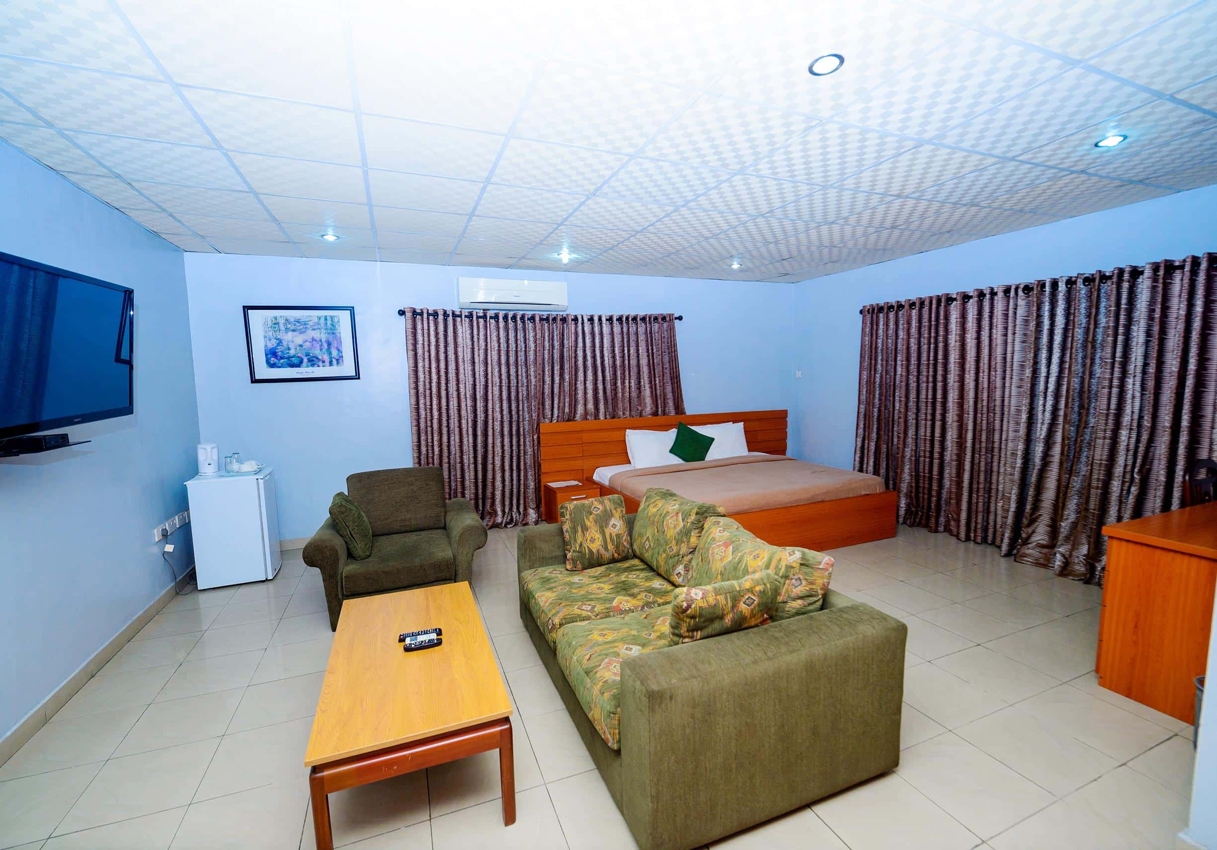 Deluxe Room In The Bridge Lodge In Lekki, Lagos | Plistbooking.com | 301552
