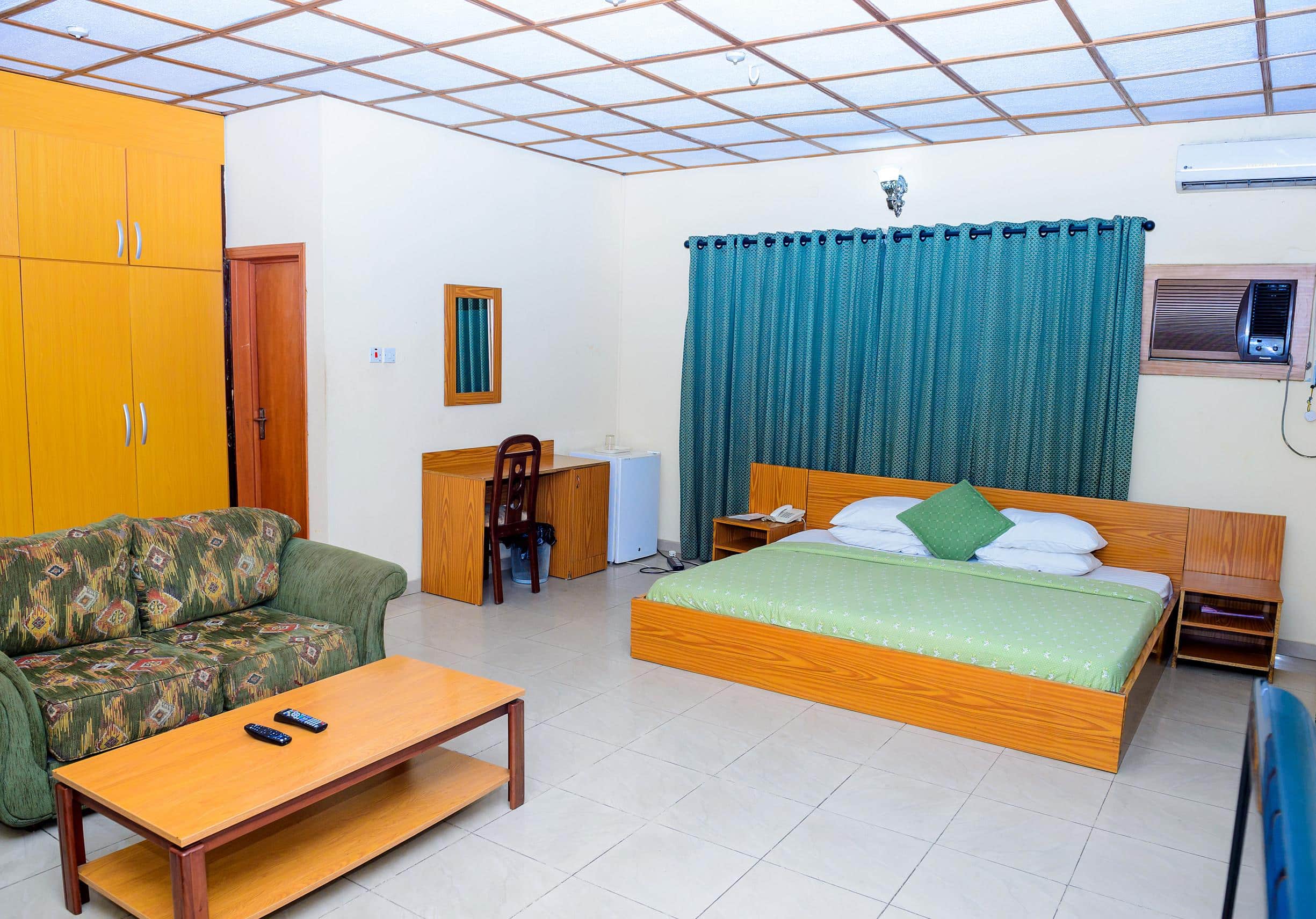 Deluxe Room In The Bridge Lodge In Lekki, Lagos | Plistbooking.com | 301552