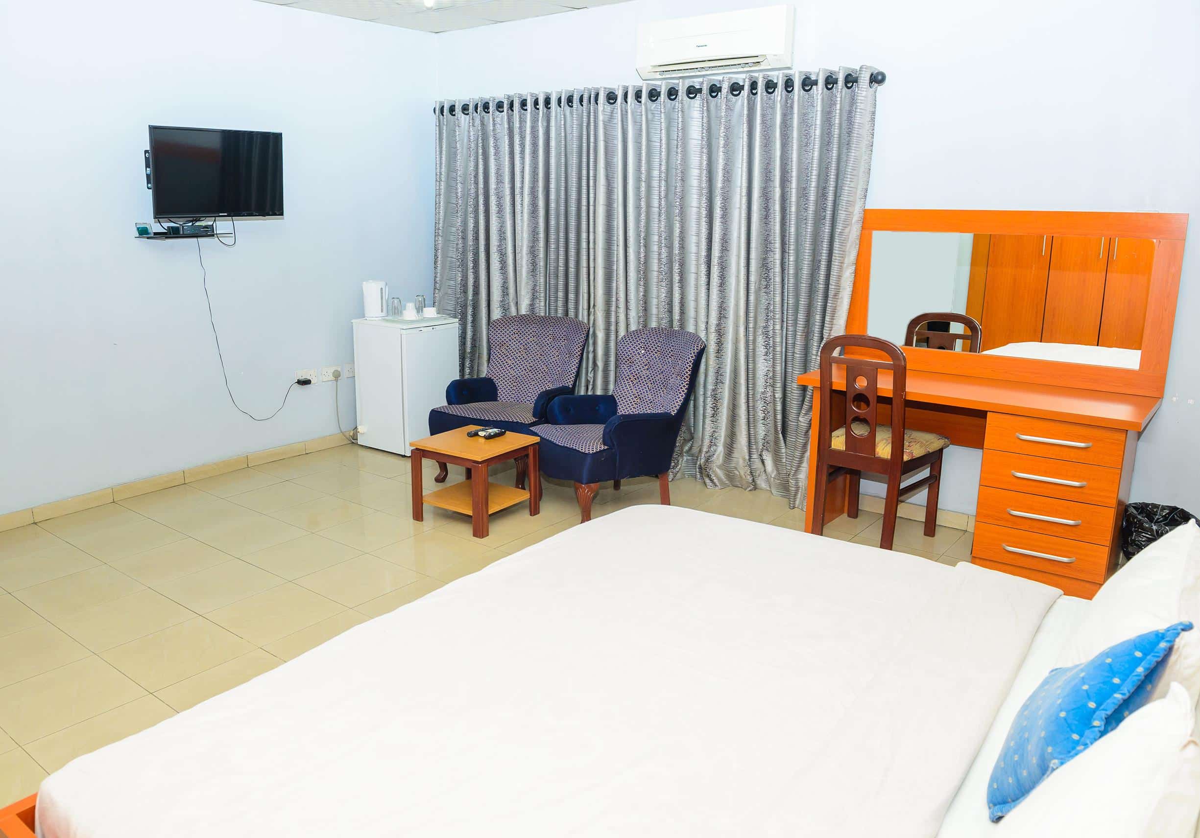 Deluxe Room In The Bridge Lodge In Lekki, Lagos | Plistbooking.com | 301552