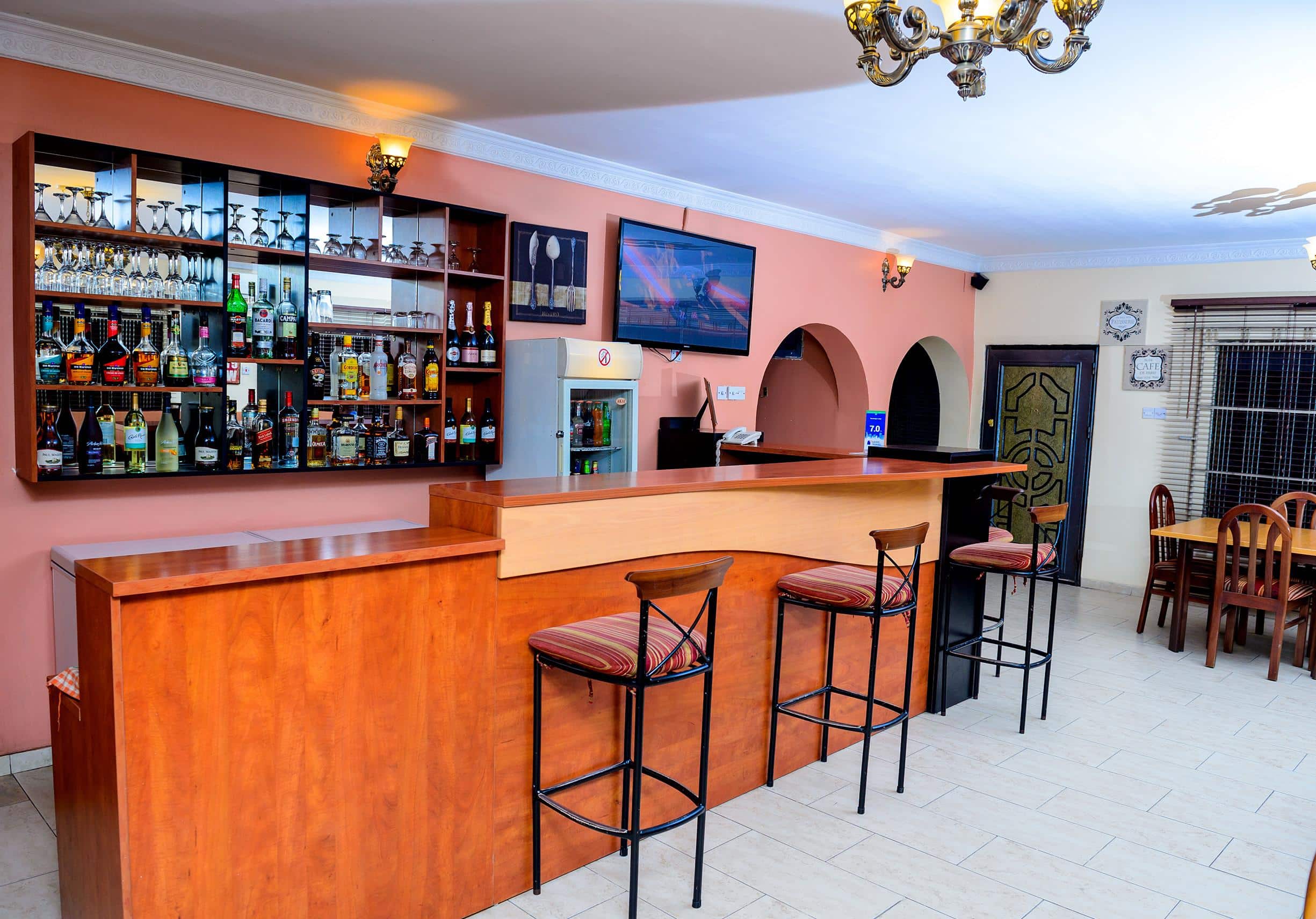 Deluxe Room In The Bridge Lodge In Lekki, Lagos | Plistbooking.com | 301552