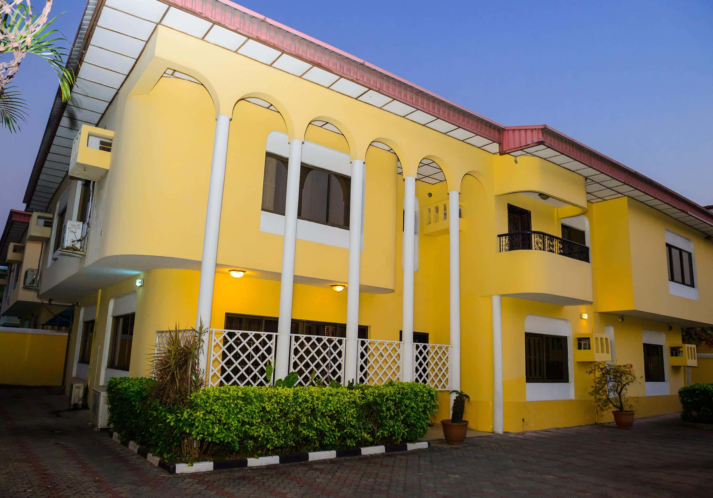 Deluxe Room In The Bridge Lodge In Lekki, Lagos | Plistbooking.com | 301552
