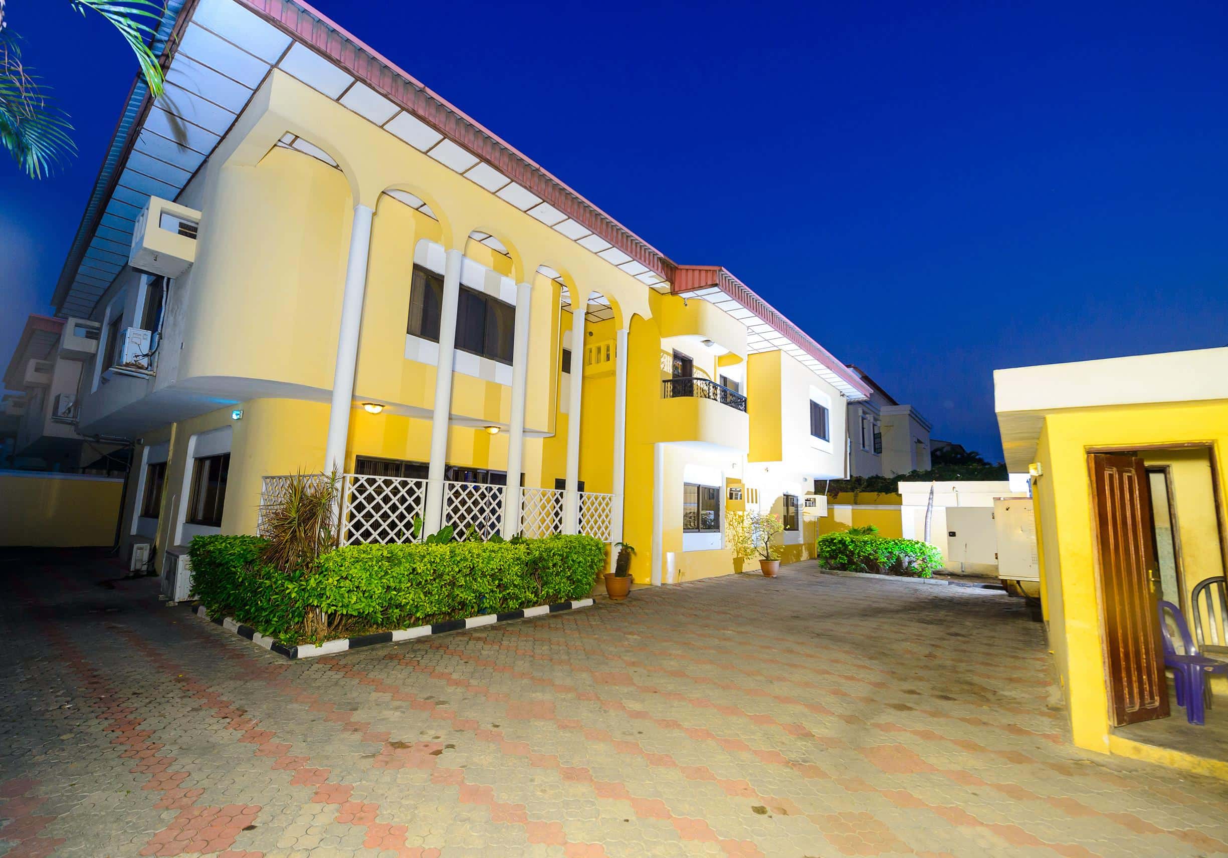 Deluxe Room In The Bridge Lodge In Lekki, Lagos | Plistbooking.com | 301552