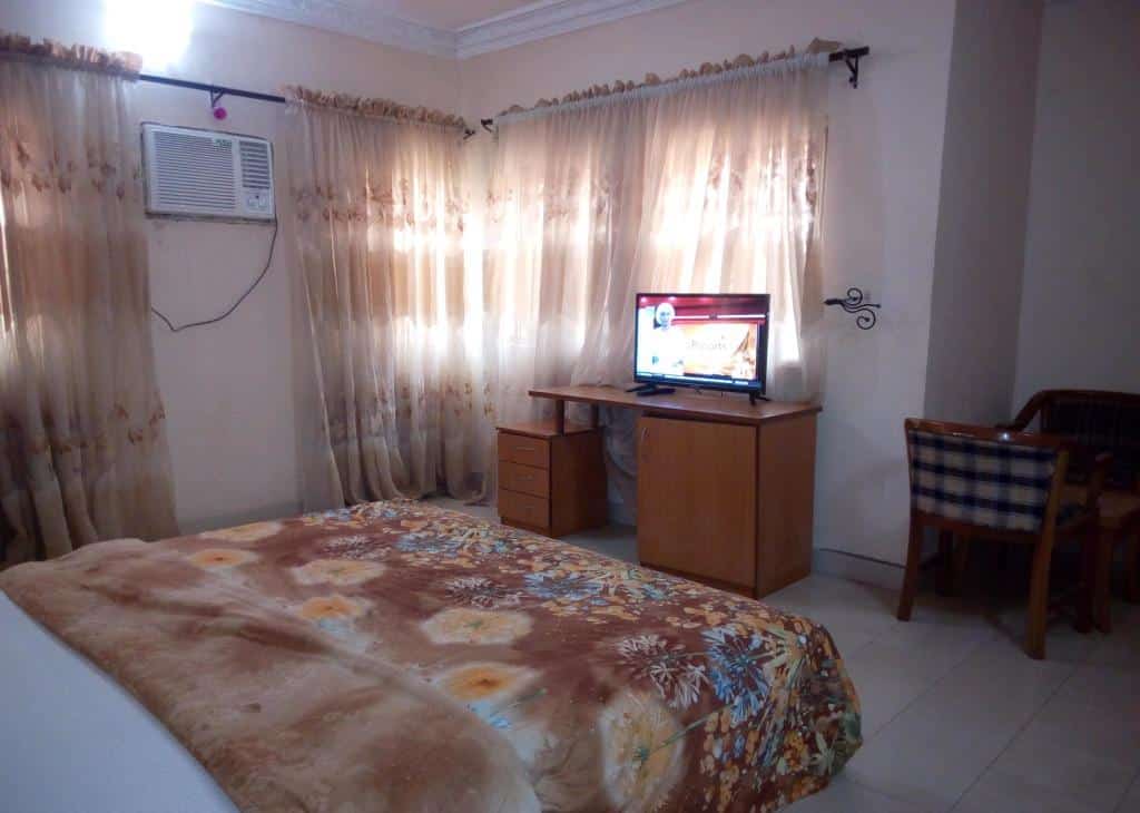 Deluxe Room In The Maybach Hotel In Independence Layout, Enugu ...