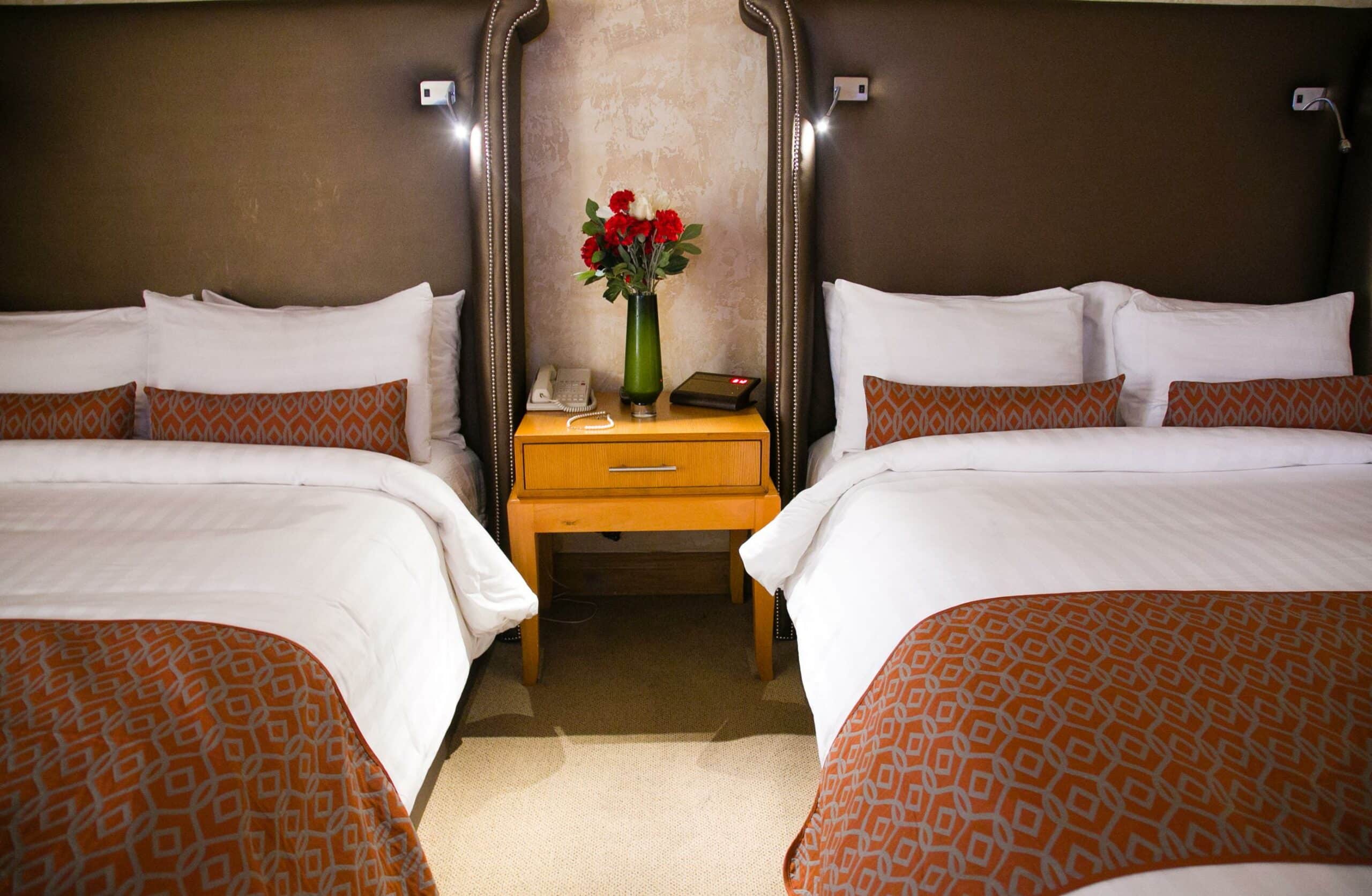 Deluxe King Room In Victoria Crown Plaza Hotel In Victoria Island ...