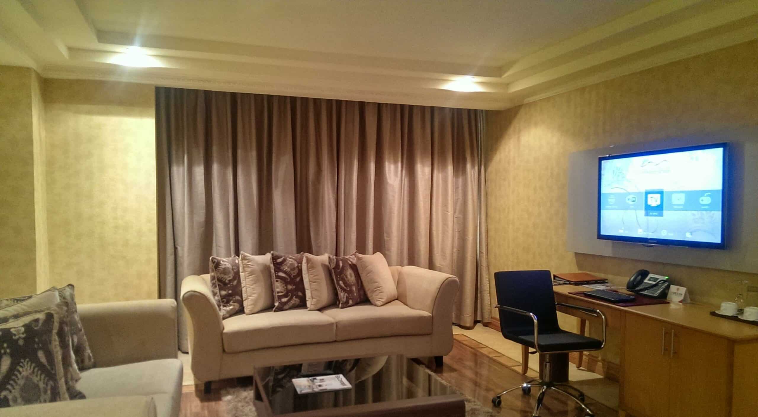 Deluxe King Room In Victoria Crown Plaza Hotel In Victoria Island ...