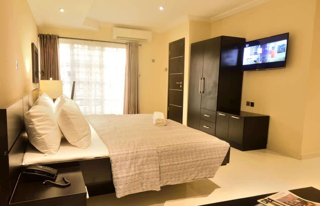 Deluxe Room In Villa Thirty Three, Lekki Phase 1, Lagos | Plistbooking ...