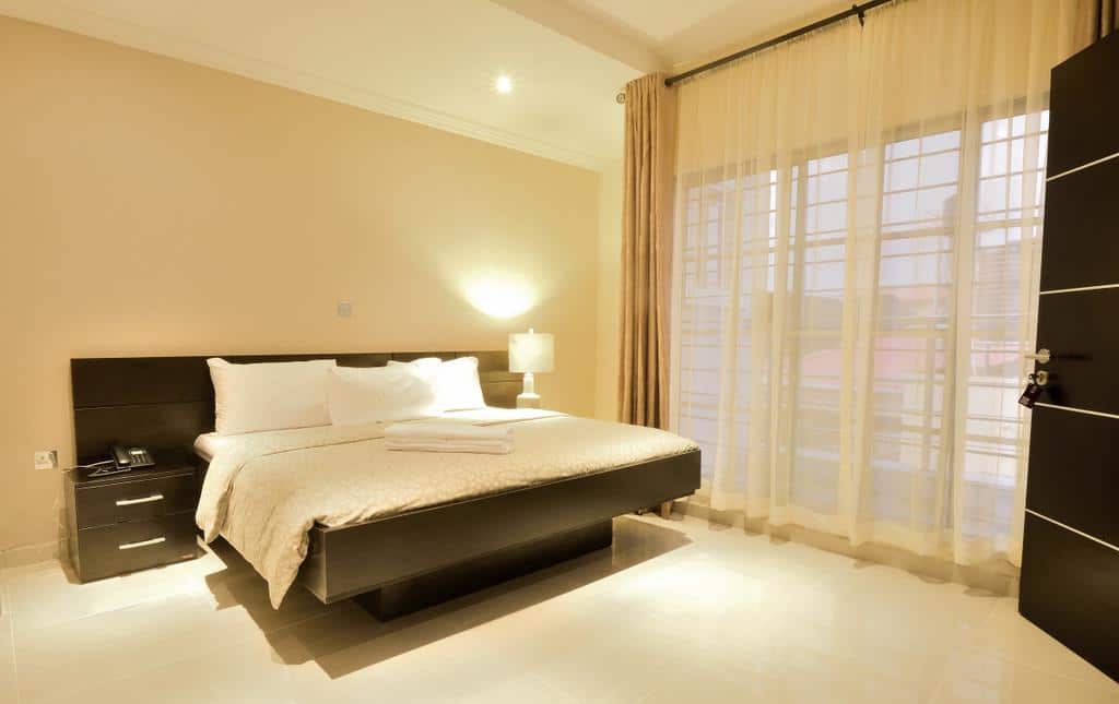 Deluxe Room In Villa Thirty Three, Lekki Phase 1, Lagos | Plistbooking ...